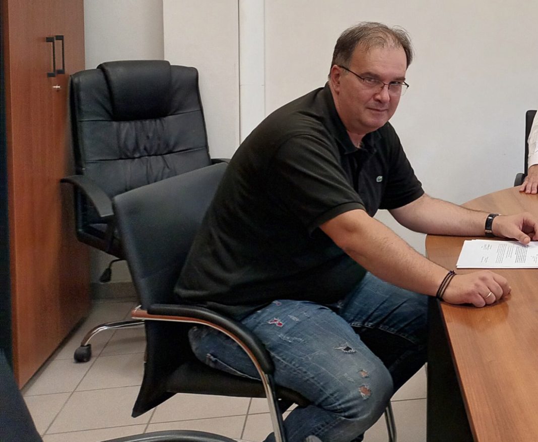 ΞΥΛΟΚΑΣΤΡΟ- ΕΥΡΩΣΤΙΝΗ: Με "ράβε- ξήλωνε" ...πάει στις εκλογές ...